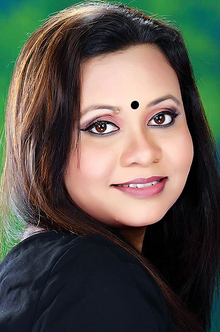 Julie, singer of old notes