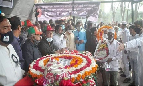 People pay last respect to Moudud Ahmed at Shaheed Minar