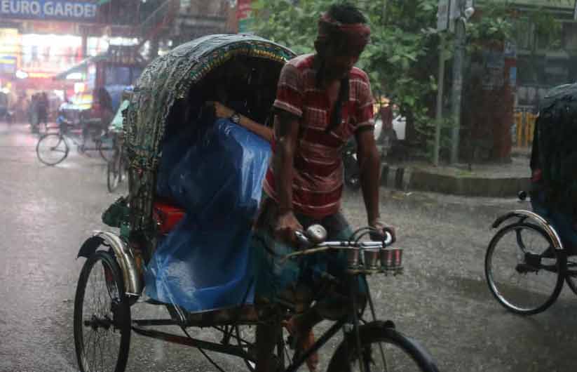 Four killed in lightning strikes in Dhaka