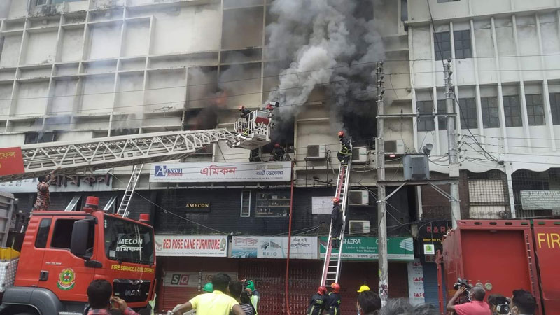 Building catches fire in Banani, 14 units working