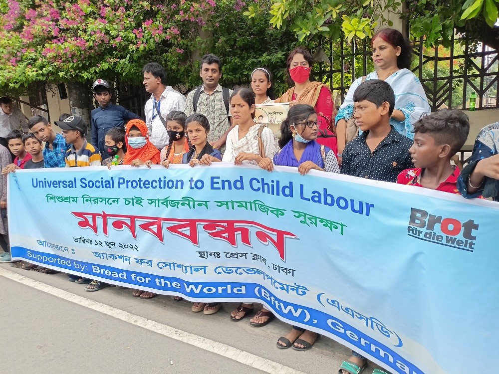 Human chain on World Child Labor Prevention Day