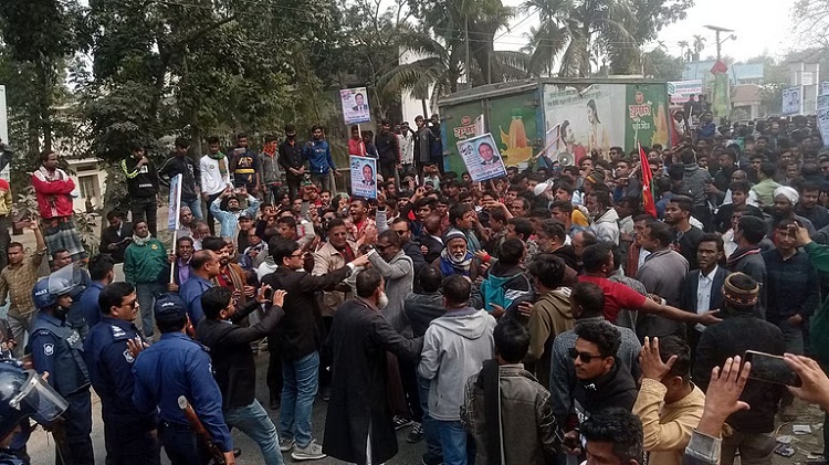 BNP men scuffle with police after procession intercepted in Pabna