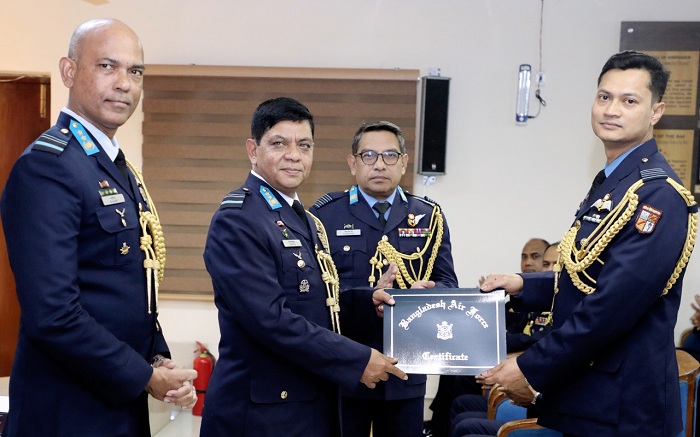 BAF No.10 Squadron Commanders' Course certificate award ceremony held