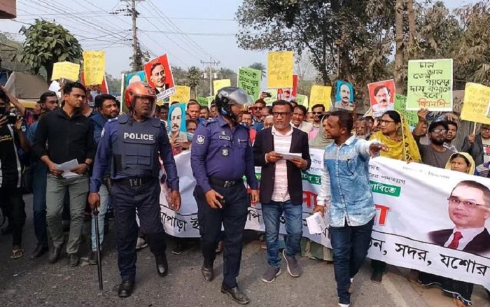 Police baton charge BNP men in Jashore, one held