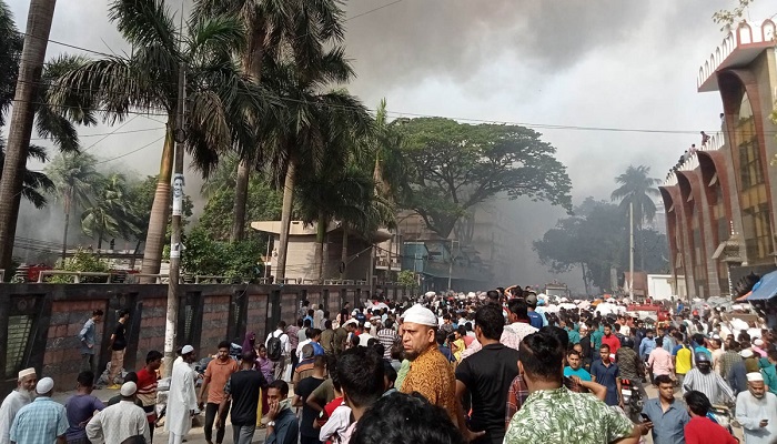 Bangabazar fire: 8 injured in Fire Service HQ attack