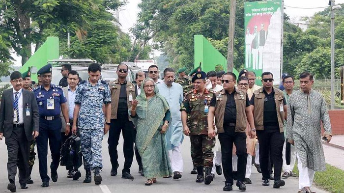 PM exchanges Eid greetings with Tungipara people