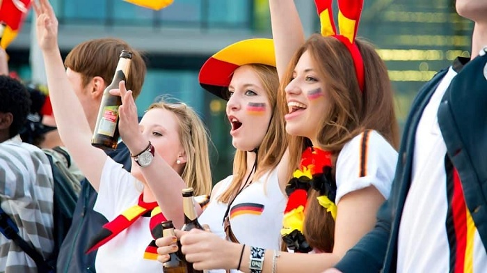 Germany agrees to ease citizenship rules
