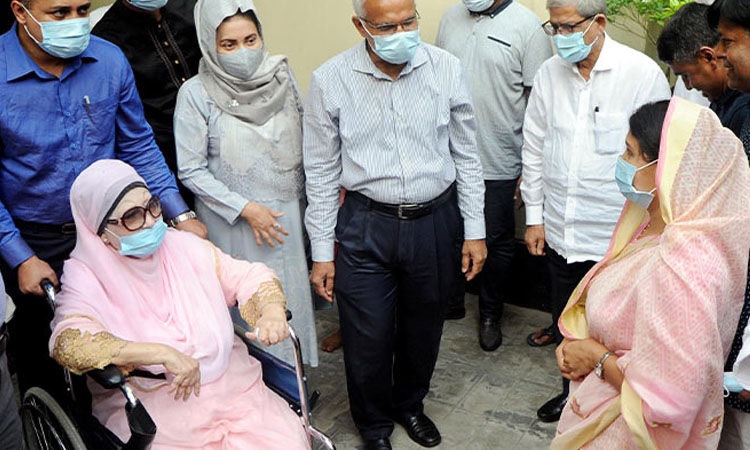 US doctors visit BNP Chairperson Khaleda Zia, examine reports
