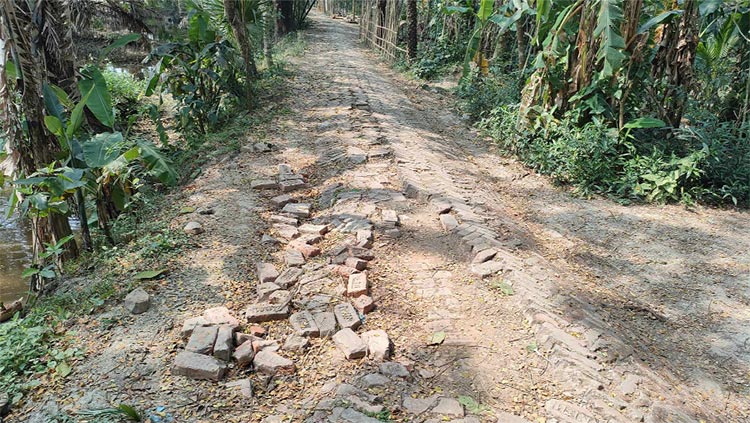 5,000 villagers suffer for broken road at Amtali