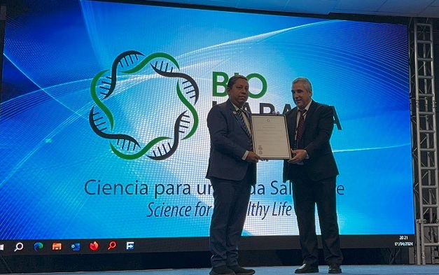 Two Bangladesh scientists awarded with Cuban National Medals