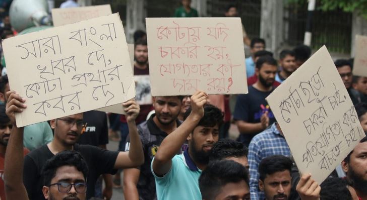 DU students protest against quota reinstatement system