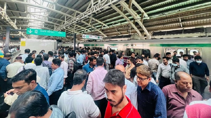 2 passengers got stuck, metro rail services delayed for 28 minutes