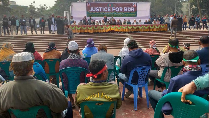 Dismissed BDR members stage sit-in on Shaheed Minar premises