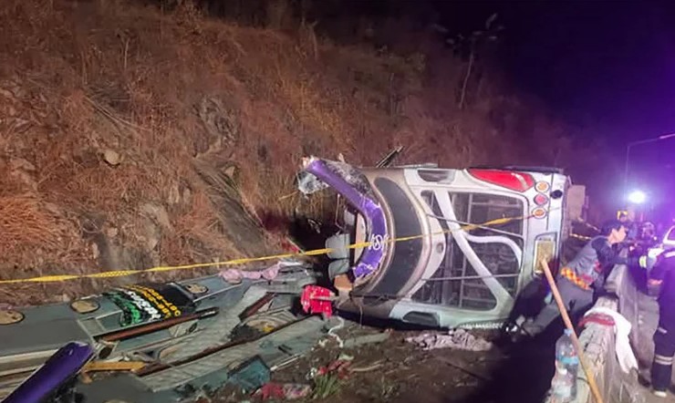 18 killed in Thailand bus crash
