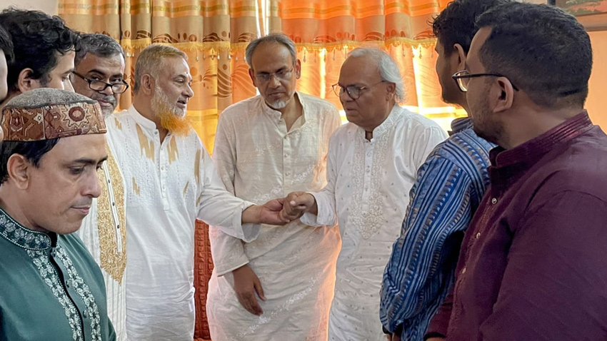 Rizvi visits Mughdho’s home, exchanges Eid greetings