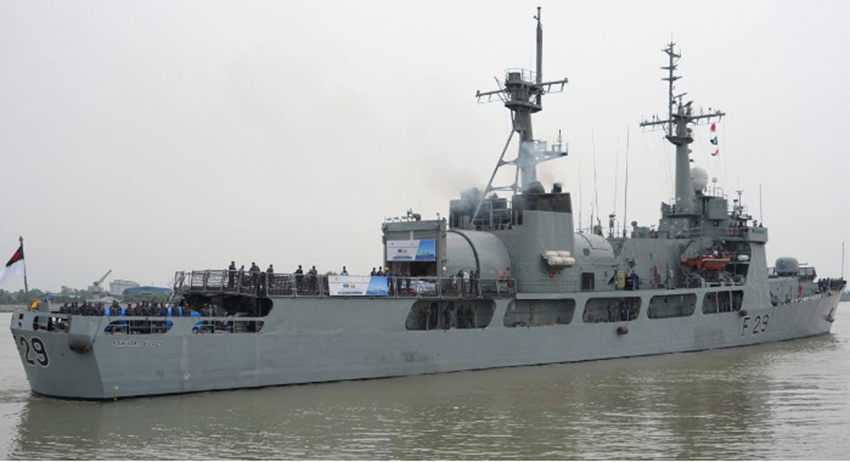 Navy ship leaves Ctg port for Myanmar with humanitarian aid