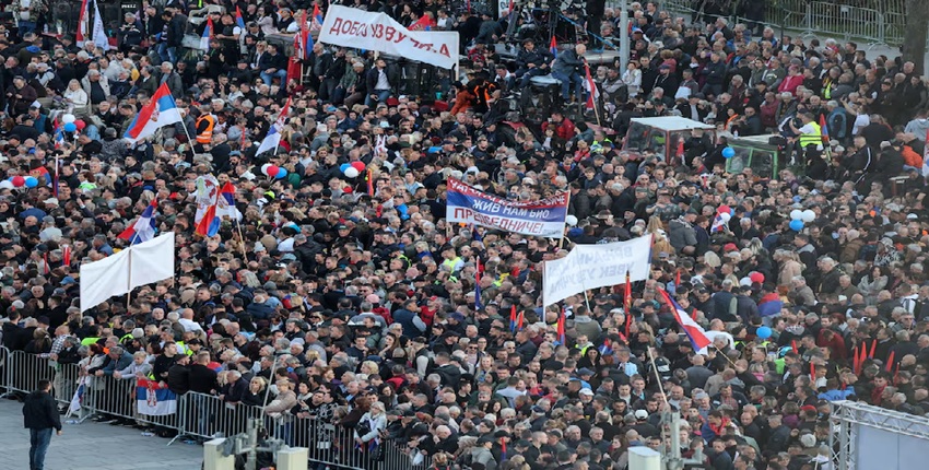 Thousands gather at pro-govt rally in Serbia