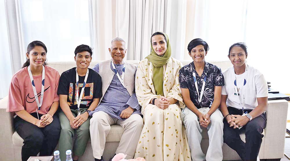 Yunus introduces BD female athletes at Earthna Summit