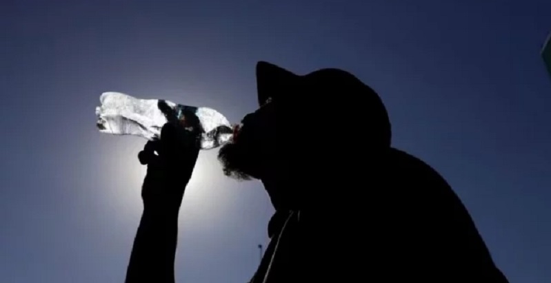 Mild to moderate heat wave sweeps over parts of country
