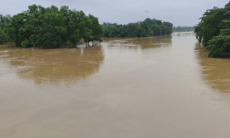 Gomti River water level rising, low-lying areas flooded