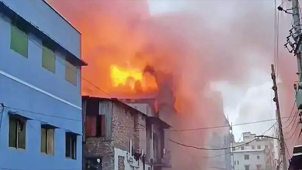 Workers of nearby factories fall sick due to toxic fume
