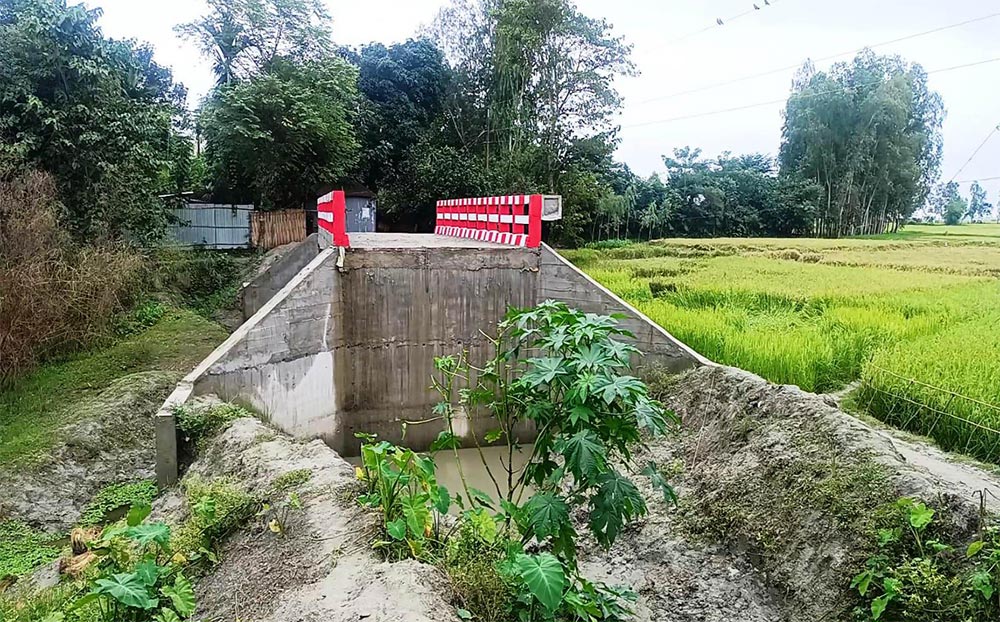 Chilmari bridge stands idle without approach roads